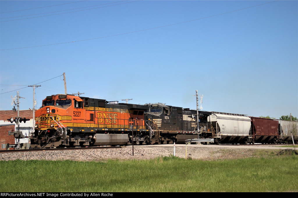 BNSF 5227